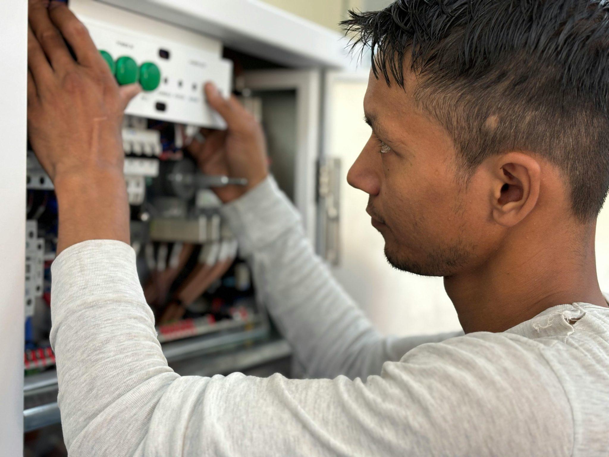 Understanding Circuit Breakers, Electrical Panels, and Power Loads ...